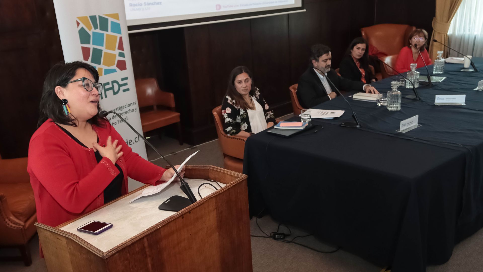 Universidad de Valparaíso - Se presentó el libro “Adolescencia femenina y control penal” de ...